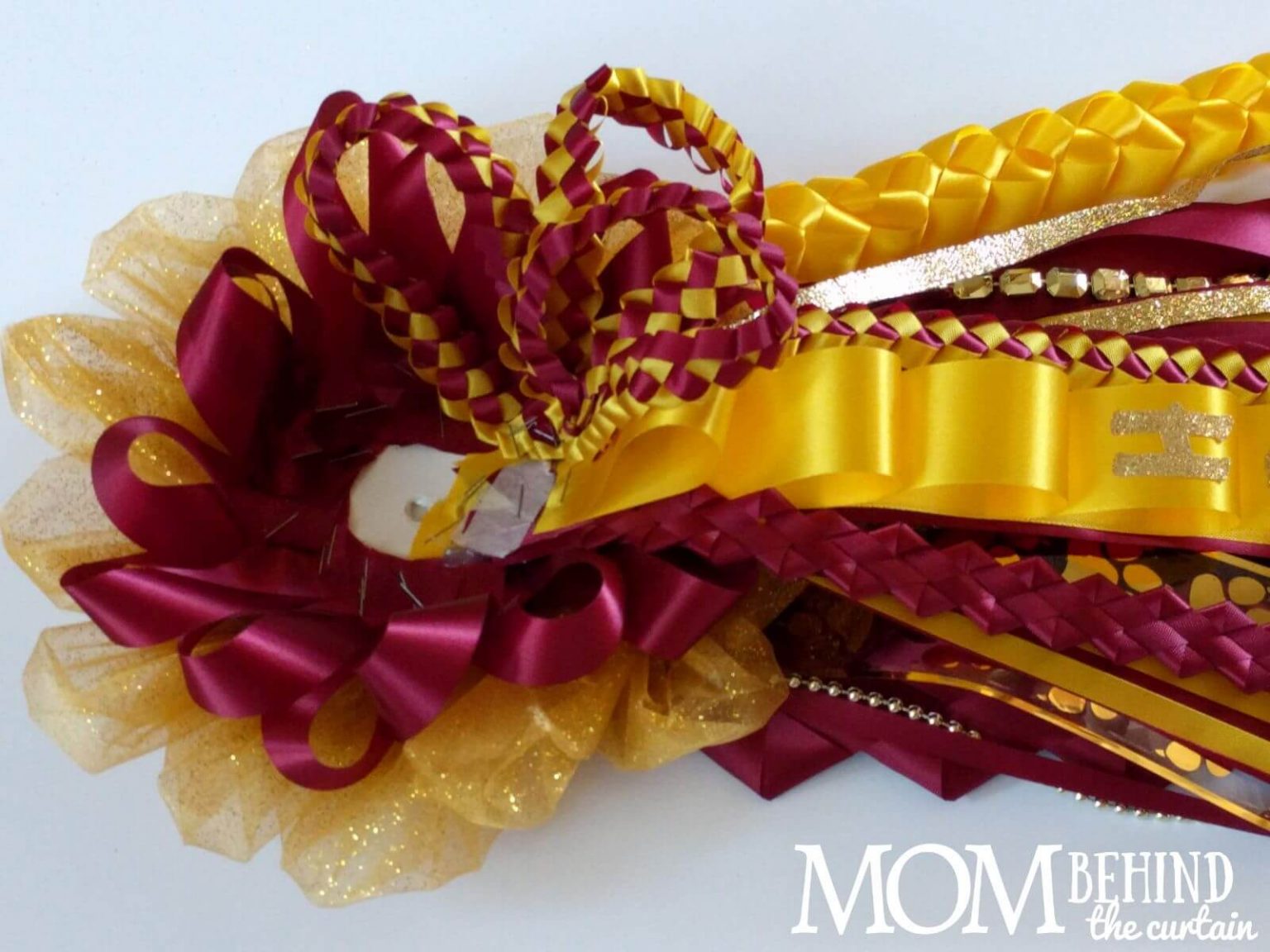 High school Homecoming mum tutorial • Mom Behind the Curtain