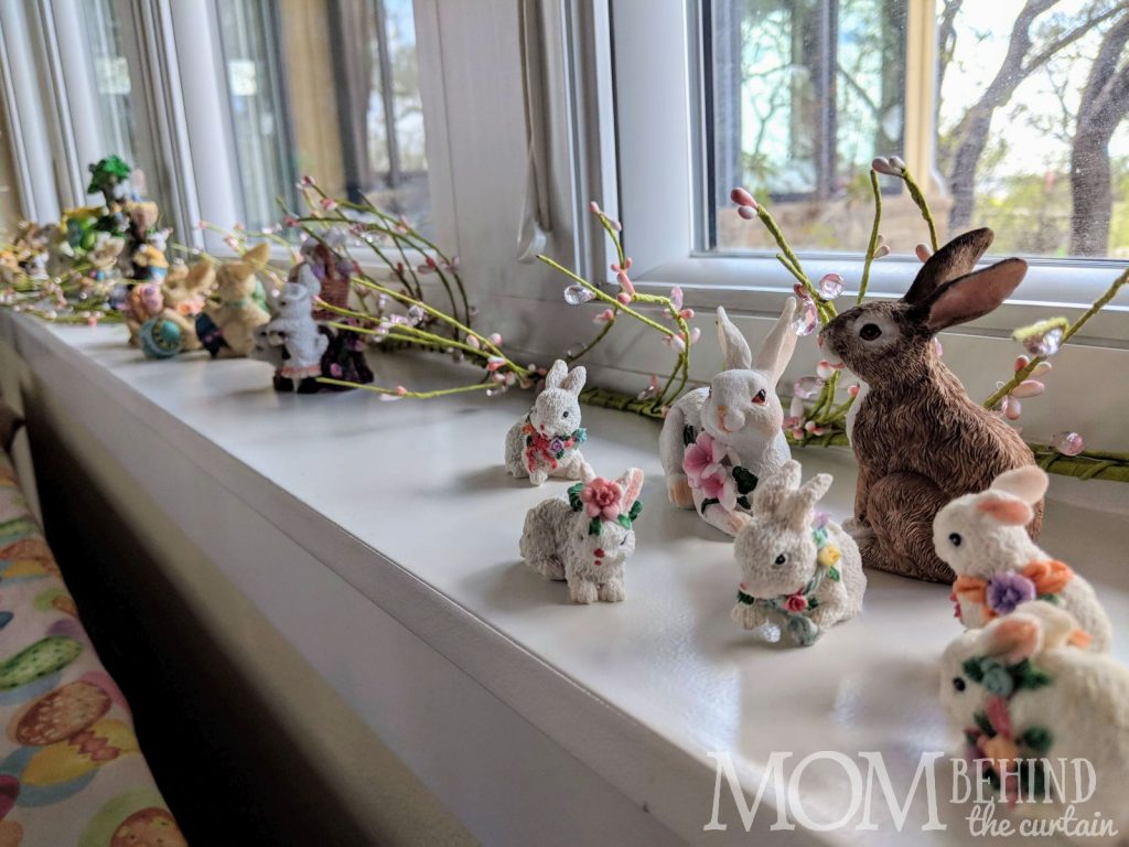 DIY Easy Easter Table Centerpiece Idea • Mom Behind the Curtain