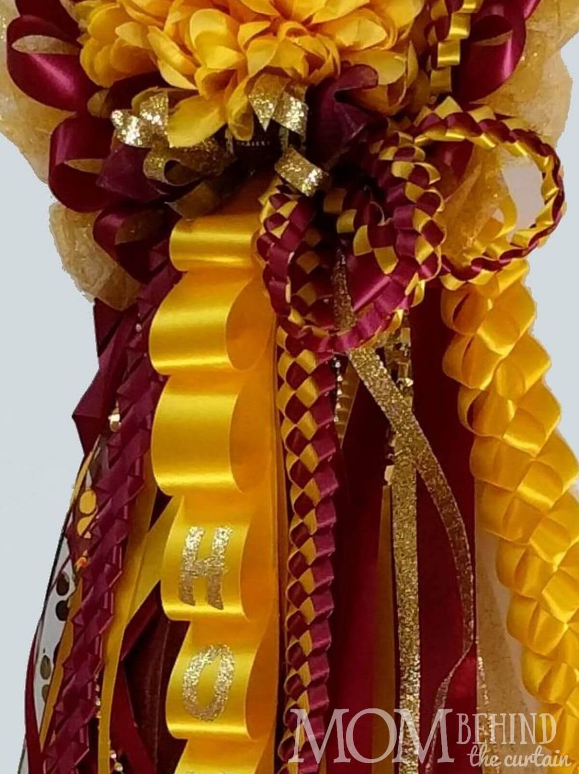 High school Homecoming mum tutorial • Mom Behind the Curtain